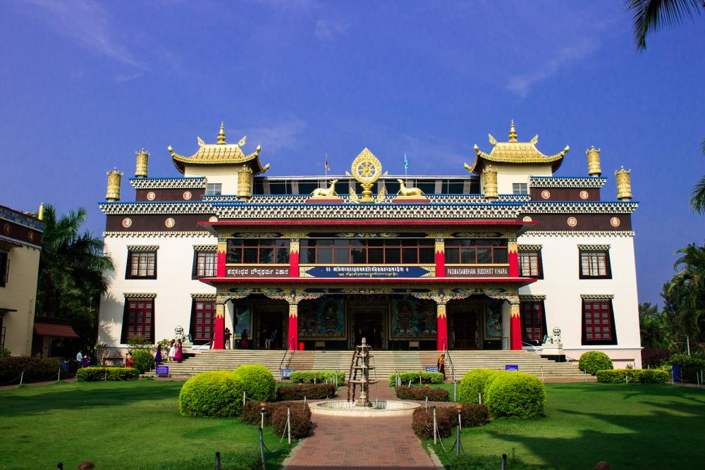 Bylakuppe Golden Temple and tibetan Monastery Madikeri Tickets, timings ...