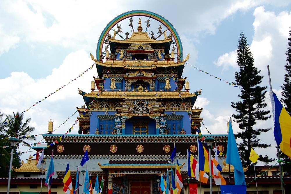 Bylakuppe Golden Temple and tibetan Monastery Madikeri Tickets, timings ...