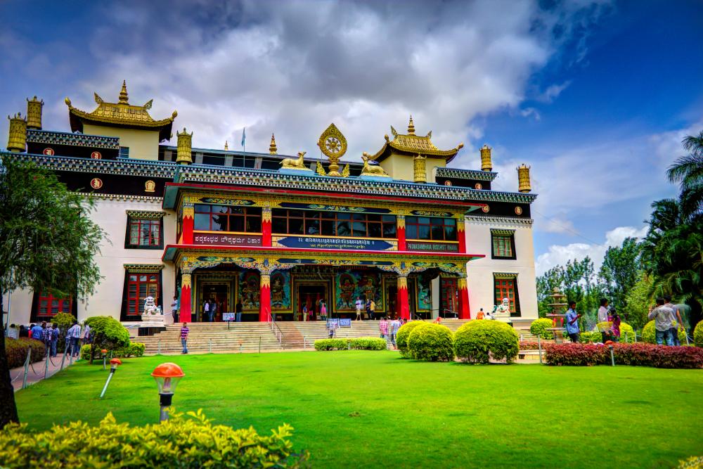 Bylakuppe Golden Temple and tibetan Monastery Madikeri Tickets, timings ...
